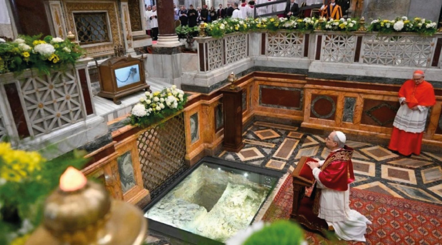 FOTOGALERÍA: Papa va a basílica de san Pablo a venerar reliquias del apóstol - ZENIT - Espanol