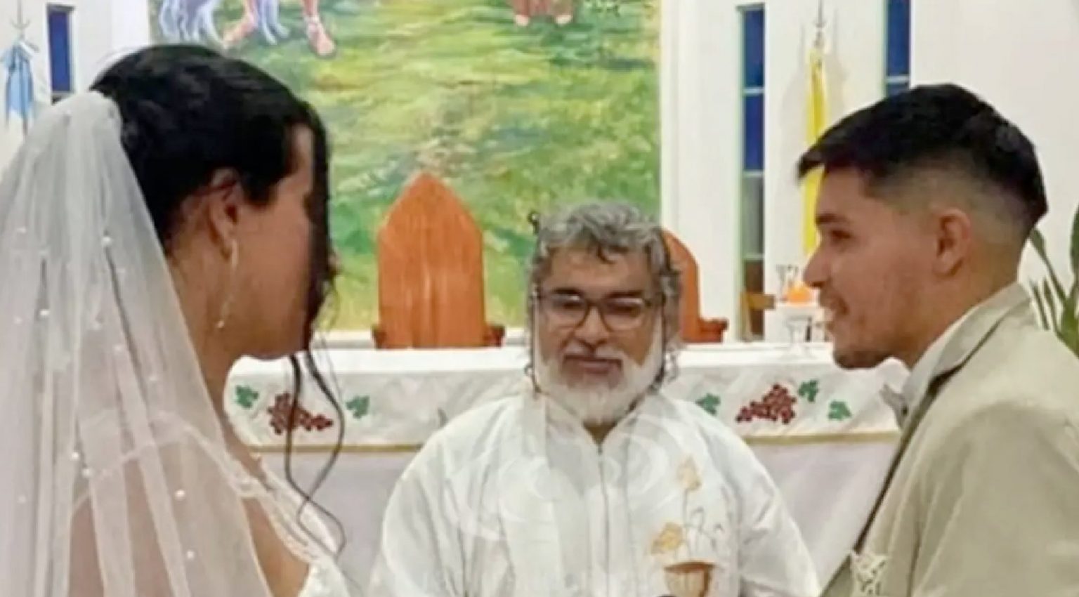 Fraile franciscano capuchino casa a pareja transgénero en Argentina ...
